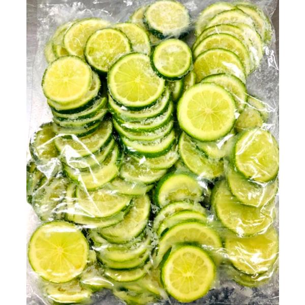 果物のプロの目で厳選した冷凍フルーツ　三重県産のライム（ノーワックス品）　スライスカットし短い旬の美味を凍らせました。 ノーワックス品の国産ライムを使いやすいサイズに素早くスライスカット、真空パック加工後、急速冷凍していますので、果実本来の...