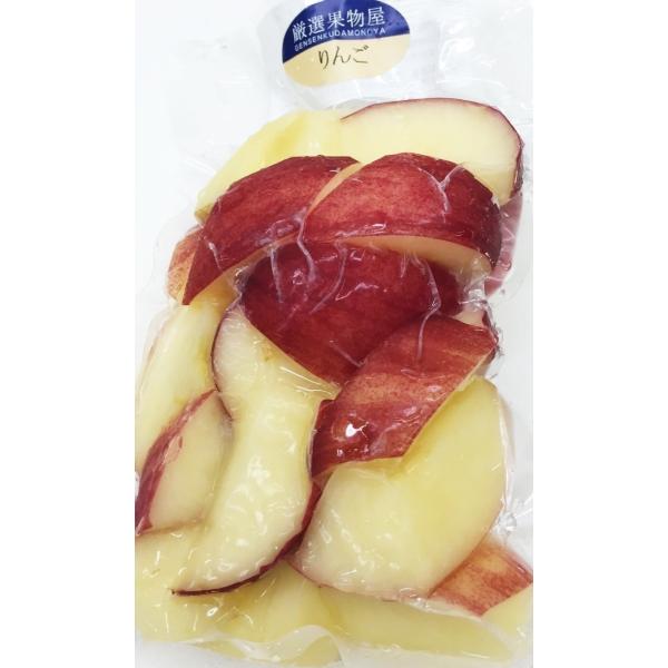 果物のプロの目で厳選した冷凍フルーツ　国産りんごの短い旬の美味を凍らせ一口サイズにカットしました。フルーツを使いやすいサイズに素早くカット、真空パック加工後、急速冷凍していますので、果実本来の風味と味覚が楽しめます。スムージーの材料 として...