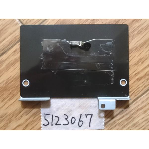 商品：VersaPro PC-VKM16XZG5から取り外したハードディスクマウンタ種別：ジャンク品その他：ネジ付属当商品はジャンク扱いになります。動作確認はしておりますが動作保証は無く、万一正常動作しなくても、一切の返品・苦情はお受けでき...