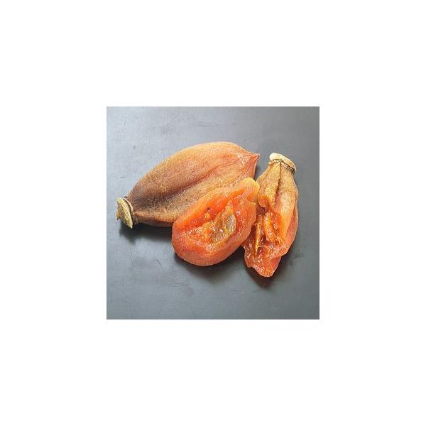 能登のふるさとの味　ころ柿（枯露柿）。昔ながらの手もみ作業にて丹精込めて作りました。ころ柿は、北陸のお正月には欠かせない逸品。また高級贈答品としてお歳暮にも大変人気があります。天然の甘み、しっとりとした柔らかさ、そして濃厚な香りと風味を、ど...