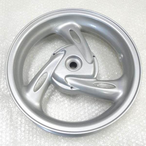 メーカー：PGO部品名：リアホイールカラー：シルバー適合車種：PMX50 PMX110SP状態：未使用品 (新車より取り外したものになります)＊取り外しの際に付いた小傷、保管時のスレ傷等が若干ございますが、予めご了承ください。