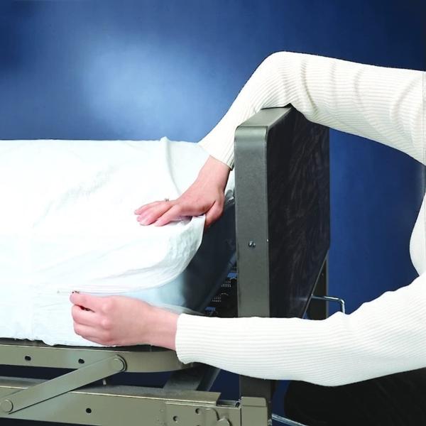 商品名: Grahamフィールドプラスチックマットレスカバーファスナー付きカバーEnclosesマットレス完全に 80" X 36" X 6" レッド 3862-1 Grafco Plastic Mattress Cover Size: 8...