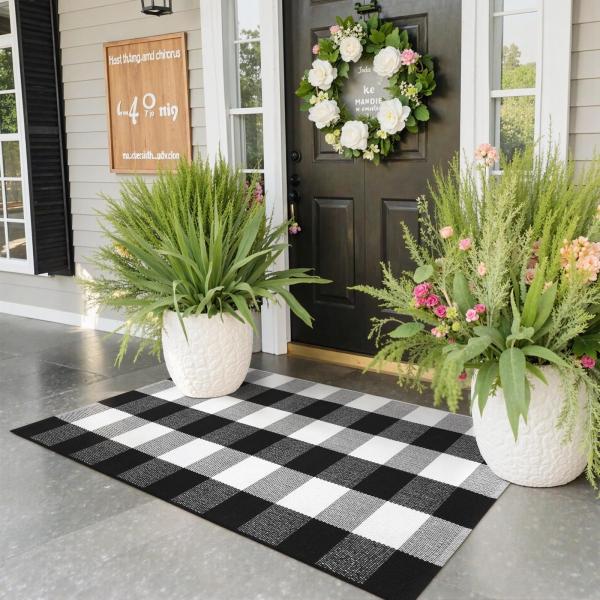 商品名:  KIMODE Buffalo Plaid Outdoor Checkered Rug 24'' x 51", Black and White Door Mat Outside Entrance, Cotton Woven Was...