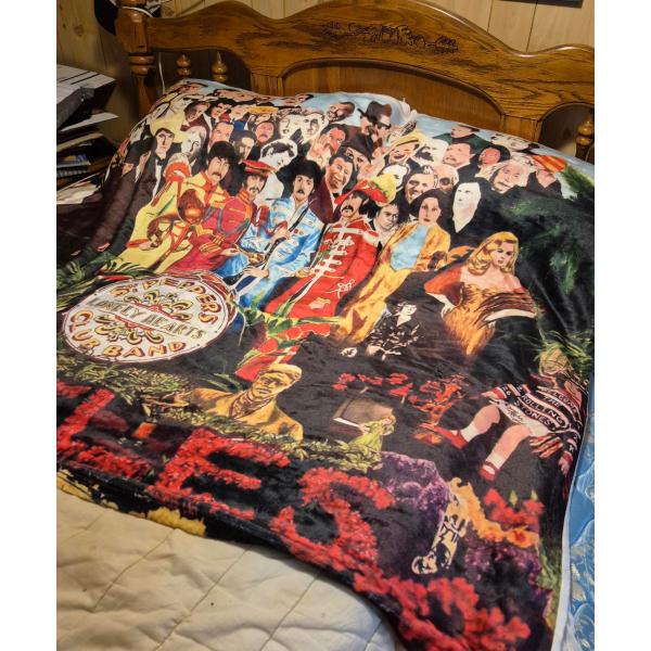 商品名:  New Beatles Abbey Road Sargeant Pepper Plush Fleece Blanket Throw 50x60 for Lap Sofa Bed Wall Home Decorブランド: TCS商...