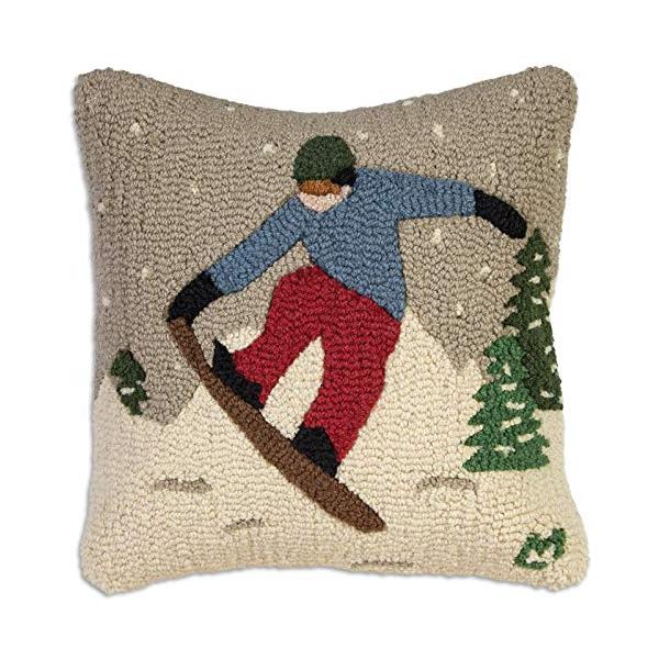 商品名: Chandler 4コーナー アーティストデザイン Look Ma! スノーボーダー手掛けウール装飾スローピロー (18インチ x 18インチ) ソファ&amp;ベッド用スキーピロー - 低メンテナンス - キャビン&amp;ロッ...