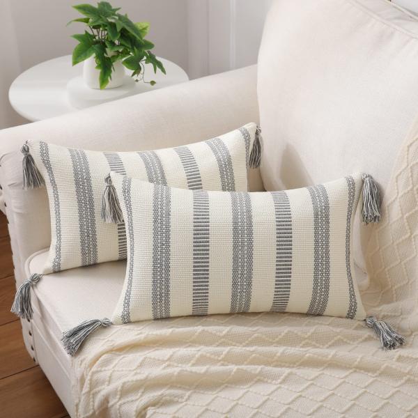 商品名: Smile Bee ボーホー クッションカバー 2枚セット 装飾織り ストライプ枕カバー タッセル付き アウトドア ファームハウス 枕カバー 12x20インチ グレーとオフホワイト Smile Bee Boho Outdoor C...