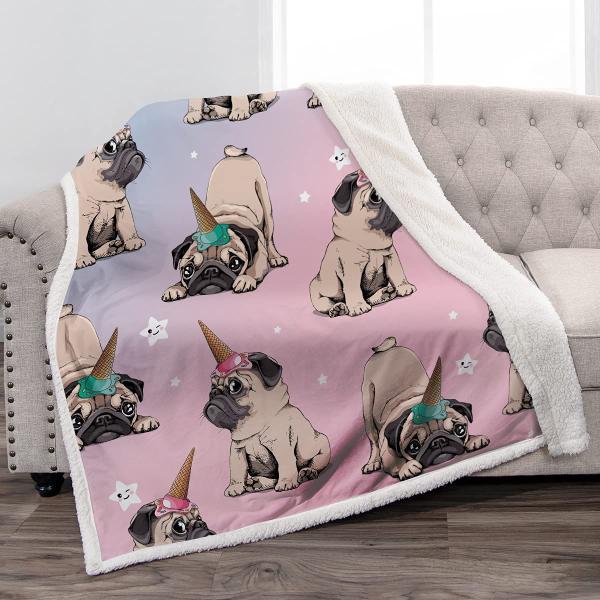 商品名: Jekeno パグ食通ブランケット 女の子用 パグ好きの方へのパグギフト 女性 お母さん 男の子 感謝祭 クリスマス 誕生日 スーパーソフト 快適 暖かい ふわふわ シェルパ スロー かわいい パグ スタッフデコレーション ルーム...