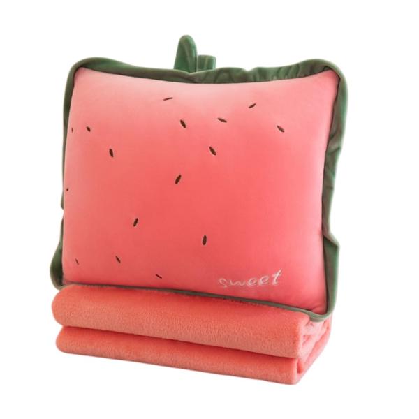 商品名: Rikyo 38.1 cm フルーツ詰めトラベルブランケットと枕セット、3イン1 フラシ天 抱き枕 暖かい手付き 枕 ブランケット 子供へのギフトに 飛行機 電車 ベッド オフィス 昼寝 (スイカ レッド - スイカ) Rikyo...