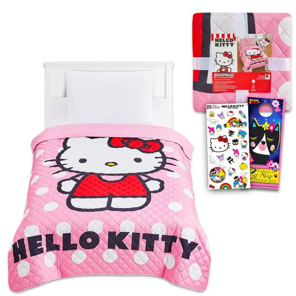 商品名: ハローキティ ツイン寝具セット - キルトベッドスプレッドプラスデカール Hello Kitty Bedspread Twin Set for Kids - Bundle with a Quilted Bedspread for ...
