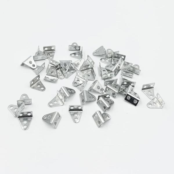 商品名: ラジコンカー/トラック/ロボット用固定メタルシートフレーム50個モデルトイアングルアイアンDIYモデルおもちゃ組み立て交換部品(2.05mm穴) 50PCS Model Toy Angle Iron Fixed Metal She...
