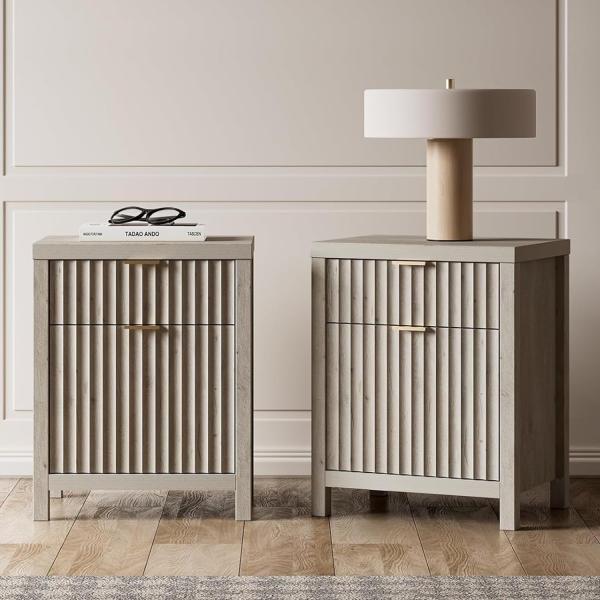 商品名: Walsham ナイトスタンドセット 2、充電ステーション付き溝付きナイトスタンド モダンなエンドテーブル 引き出し2つ付き ベッドサイドテーブルセット 2つ 寝室 リビングルーム ソファ カウチ オフィス用 (グレーオーク) W...