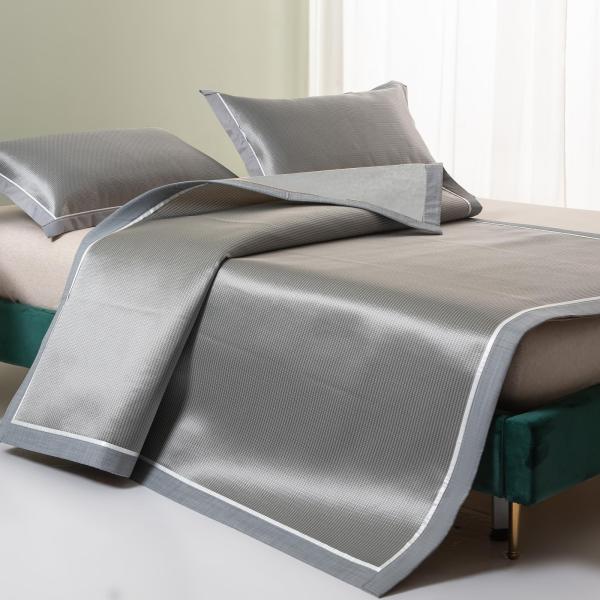 商品名: Mocott スリーピングマット 高速冷却マットレストッパーパッド クイーンサイズ 夏 全天候型 折りたたみ式 滑り止め 両面利用可能 ベッドフロアシートセット ホームスクール寮用 マット1枚 枕カバー2枚 Mocott Slee...