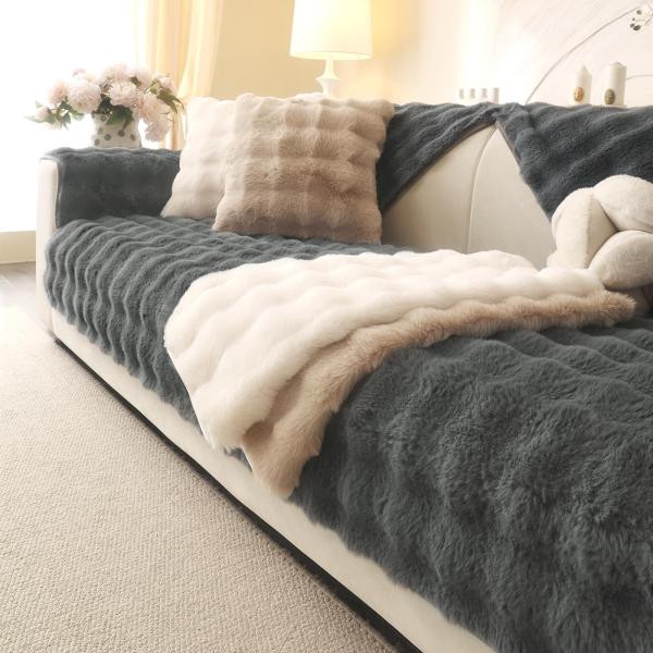商品名: Aucrovee ソフトプラッシュフェイクファーカウチカバー、厚手で暖かいファジーセクショナルソファカバー 3クッションソファ用滑り止めスリップカバー、ペット用家具プロテクターカバー(36インチx63インチ ダークグレー1枚) A...