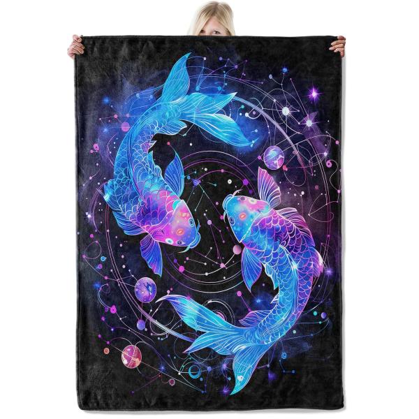 商品名: ICAAV Galaxy Koi Fish フランネル ブランケット 60 x 80インチ、鮮やかなブルー&amp;パープルの陰陽デザインの宇宙魚座の星座、ソフトで軽量なスロー、女性、占星術愛好家、ベッド、ソファ、瞑想のギフト I...