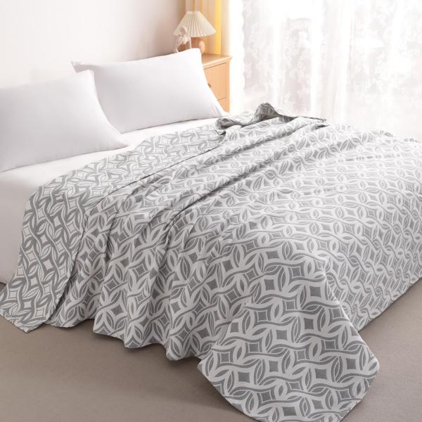 商品名: NTBAY 3層コットンモスリン 106x92 キングベッドブランケット、スーパーソフト通気性サーマルヤーン染めキルト 大人用 カウチ、ソファベッドに最適な軽量ブランケット、オールシーズン用、グレーツイストライン NTBAY 3 ...