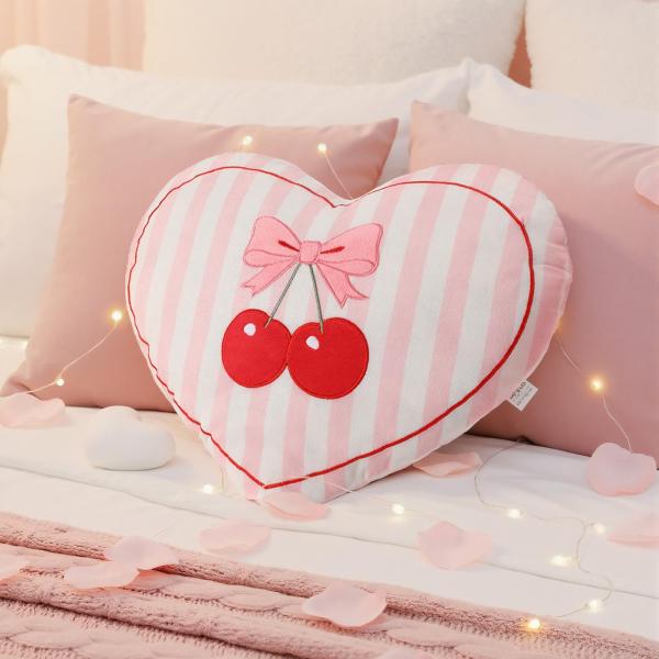 商品名: Threehoney ハートピロー チェリーボウ スローピロー ガレンタインデー用 15 x 12インチ 美的でかわいいコケット ルームデコ ソフトちょう結び チェリークッション 寝室 リビングルーム ソファ ベッド 椅子の装飾用...