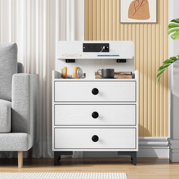 商品名: Rreyet ナイトスタンド 充電ステーション付き 3段引き出しナイトスタンド USBポートとオープン収納棚付き モダンなベッドサイドテーブル 寝室 ソファサイド クローゼット用 ホワイト Rreyet Nightstand wi...