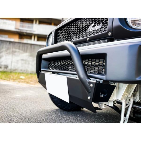 ジムニーシエラJB74 1〜4型、ジムニーノマドJC74 1型用※JB74 5型装着不可2LEDゼロフロントバンパーとの統一感を実現したスキッド付ガードバー全国のJIMNY WORLD各店でも販売、取付しております。＊＊ご注文の前に必ずお読...