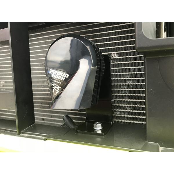 ※メーカーより取り寄せパーツになります。専用ステー、専用ハーネスで加工不要のボルトオン装着。ホーンはミツバサンコーワ製プラウドホーン。全国のJIMNY WORLD各店でも販売、取付しております。事前に在庫状況の確認、取付の場合はご予約を必ず...