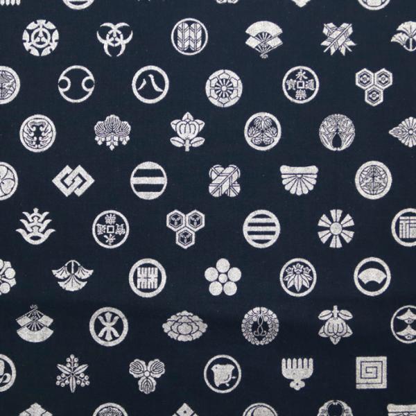 生地は50cm単位での販売になります。ゆうパケット便(メール便)での発送は3m(購入数６)まで。商品コード：014-17-cs1236和柄銀家紋 メルマガ商品／シーチング生地生地幅110cm／綿100％シーチング生地※メーカー協賛商品の為、...