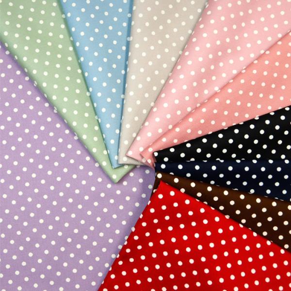 生地は50cm単位での販売になります。ゆうパケット便(メール便)での発送は2.5m(購入数５)まで。商品コード：034-33-sj169320sツイルDots／20sツイル生地生地幅110cm／綿100％20sツイル生地ツイルのドット柄が入...