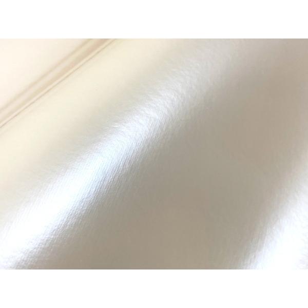 エナメル加工のようなツヤのある合皮レザー生地です。極小の凹凸が入っており革の雰囲気を演出します。（鏡面仕様ではありません。） 自動車用内装材難燃性試験に合格。アルコールや塩素系漂白剤の使用が可能ですので清潔にお使いいただけます。コスプレや小...