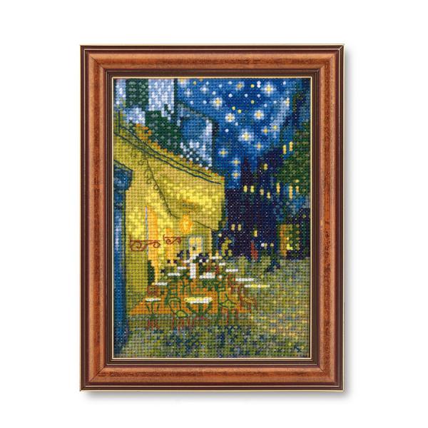 ■額外径 : 約縦20.8cm×15.8cm、額内径 : 約縦16.8cm×横11.8cm世界の名画を手仕事で。ミニフレーム付きですぐに飾れるクロスステッチのキットです。人気の高い名画・ゴッホの「夜のカフェテラス」を多彩な刺しゅう糸で表現し...