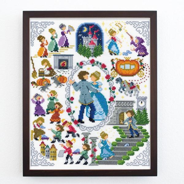 ■額外径：約縦32cm×横25.9cm、額内径：約縦29.5cm×横23.4cm童話の世界を丁寧に表現した「ノスタルジック・ストーリー」シリーズ第3弾より、人気の「シンデレラ」をテーマにしたクロス・ステッチキットです。人気の刺しゅう作家Ni...