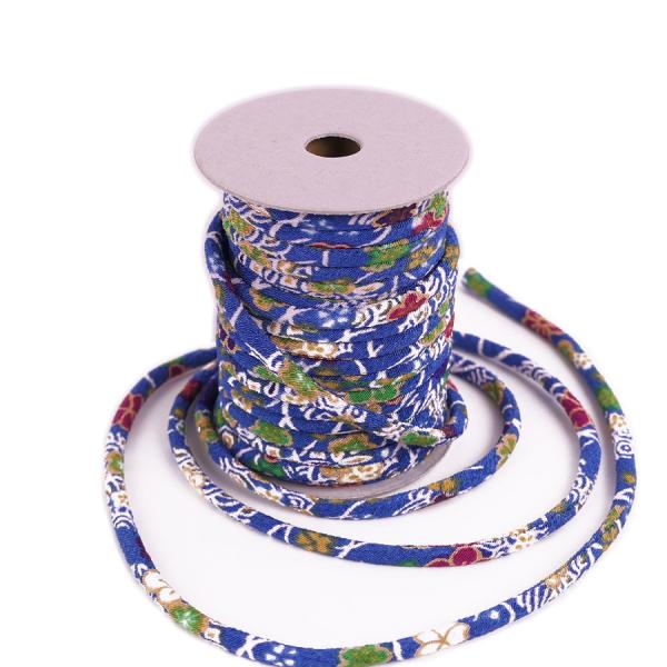 ■表地（ちりめん）：ポリエステル100%　中芯：アクリル100%※10cm単位で販売、価格は10cm分。数量は10cm単位で入力して下さい(例:1m購入なら数量10)。青地に紫や緑の小さい柄が見えるちりめん丸ひも。青い色のちりめんひもは案外...