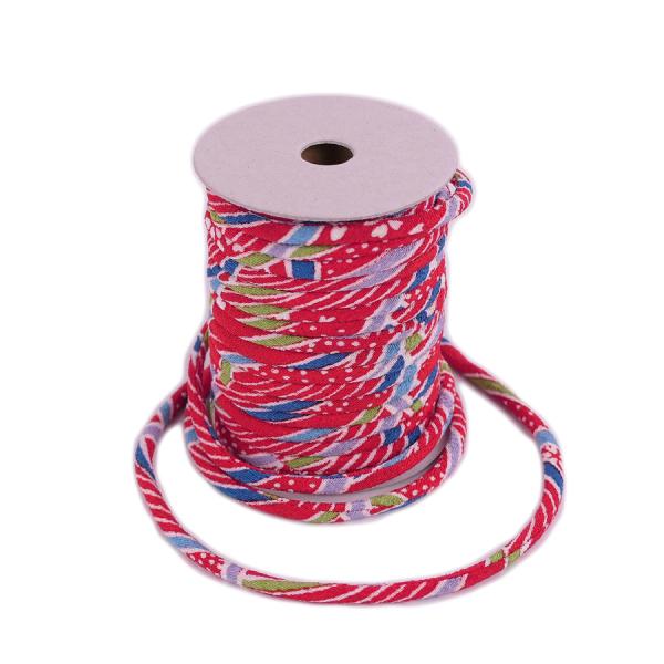 ■表地（ちりめん）：ポリエステル100%　中芯：アクリル100%※10cm単位で販売、価格は10cm分。数量は10cm単位で入力して下さい(例:1m購入なら数量10)。赤の背景に波と小桜の模様が見えるちりめん丸ひも。元気の出る色柄です。●規...