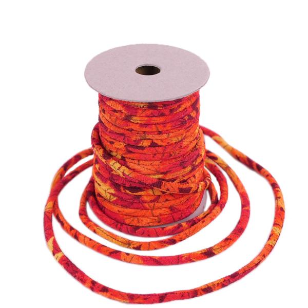 ■表地（ちりめん）：ポリエステル100%　中芯：アクリル100%※10cm単位で販売、価格は10cm分。数量は10cm単位で入力して下さい(例:1m購入なら数量10)。秋の紅葉を描いた絵柄をちりめん丸ひもにしました。朱赤からオレンジ、からし...