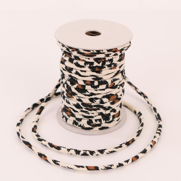 ■表地：綿100%　中芯：アクリル100%※10cm単位で販売、価格は10cm分。数量は10cm単位で入力して下さい(例:1m購入なら数量10)。お庭に咲いているようなお花たちが木綿の丸ひもになりました。小さな柄でとにかくカワイイ！洋風なデ...