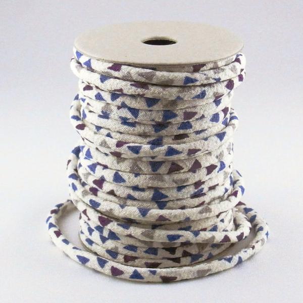 ■表地（ちりめん）：ポリエステル100%　中芯：アクリル100%※10cm単位で販売、価格は10cm分です。数量は10cm単位で入力して下さい(例:1m購入なら数量10)●小さな三角柄がちりばめられたクールでモダンな丸ひもです。きなり地にく...