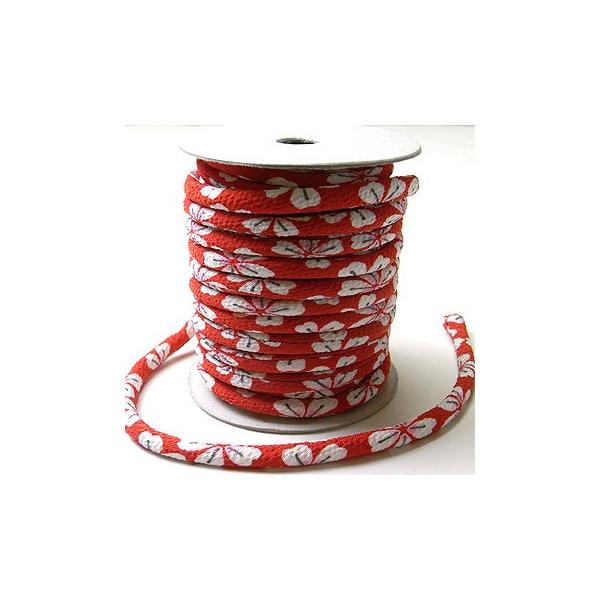 表地（ちりめん）：ポリエステル100%　中芯：アクリル100% ※10cm単位で販売、価格は10cm分です。数量は10cm単位で入力して下さい(例:1m購入なら数量10) ●赤地に白のシンプルな桜柄。典型的な桜のデザインで、すっきり可愛らし...