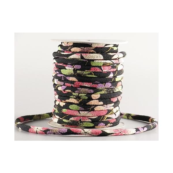 ■表地（ちりめん）：ポリエステル100%　中芯：アクリル100% ※10cm単位で販売、価格は10cm分です。数量は10cm単位で入力して下さい(例:1m購入なら数量10) ●カラフルな桜の柄が愛らしい和柄ちりめんのひも。黒地にピンクや黄緑...