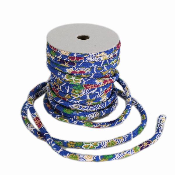 ■表地（ちりめん）：ポリエステル100%　中芯：アクリル100%※10cm単位で販売、価格は10cm分。数量は10cm単位で入力して下さい(例:1m購入なら数量10)。青地に紫や緑の小さい柄が見えるちりめん丸ひも。青い色のちりめんひもは案外...