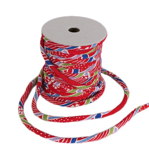 ■表地（ちりめん）：ポリエステル100%　中芯：アクリル100%※10cm単位で販売、価格は10cm分。数量は10cm単位で入力して下さい(例:1m購入なら数量10)。赤の背景に波と小桜の模様が見えるちりめん丸ひも。元気の出る色柄です。●中...