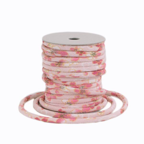 ■表地（ちりめん）：ポリエステル100%　中芯：アクリル100%※10cm単位で販売、価格は10cm分。数量は10cm単位で入力して下さい(例:1m購入なら数量10)。ほんのり淡い白っぽいピンク地にソフトなトーンの桃色の桜の柄。とてもやさし...