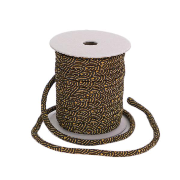 ■表地（ちりめん）：ポリエステル100%　中芯：アクリル100%※10cm単位で販売、価格は10cm分です。数量は10cm単位で入力して下さい(例:1m購入なら数量10)●黒地に渋い金茶色の青海波模様がかっこいいちりめん紐です。以前の商品（...