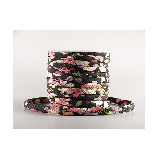 ■表地（ちりめん）：ポリエステル100%　中芯：アクリル100% ※10cm単位で販売、価格は10cm分です。数量は10cm単位で入力して下さい(例:1m購入なら数量10) ●カラフルな桜の柄が愛らしい和柄ちりめんのひも。黒地にピンクや黄緑...