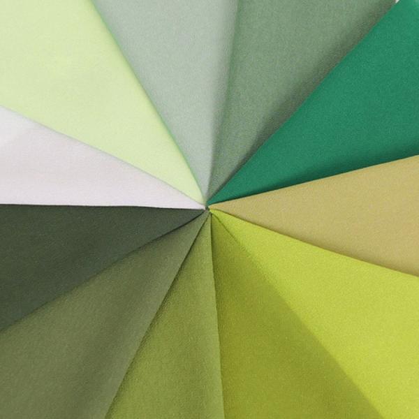 ■レーヨン100%  ■約22×20cm／11色・各1枚入り●つまみ細工やちりめん手芸に便利！緑系の無地一越ちりめんを11色のセットで。約22cm×20cmの正方形に近いサイズにカットしています。つまみ細工では、一越ちりめんは薄手のため一般...
