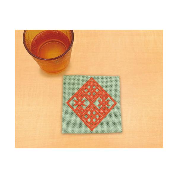 ■出荷目安：2〜7日後●日本の伝統刺繍「こぎん」のコースターのキットです。かわいい北欧テイストの「こぎん」のキットに、カラフルで使いやすいコースターが新登場しました。●出来上がりサイズ：約 縦10cm×横10cm●初級者向●キット内容：こぎ...