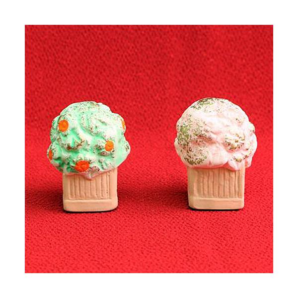 ■各 約 幅3cm×高さ4cm陶器製の小さなたちばなと桜・1組入り。コンパクトサイズなので、小さなひな飾りに最適。手作りのお雛様とあわせてお飾りください。●ネコポス/メール便には入りません。