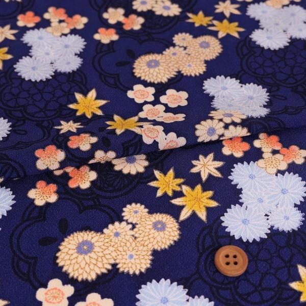 ■レーヨン100% ■約68-72cm幅※ボタンは直径約2cm。10cm単位で販売、価格は10cm分です。数量は10cm単位で入力して下さい(例:1m購入なら数量10)●古典的ながらどこか大正ロマン風のレトロ感もある、一越ちりめんの手染め友...
