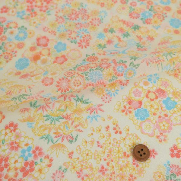 ■レーヨン100% ■約68-72cm幅※ボタンは直径約2cm。10cm単位で販売、価格は10cm分。数量は10cm単位で入力して下さい(例:1m購入なら数量10)。オニちりめんで人気の柄が、イメージも新たに一越ちりめんで登場。お花や葉っぱ...