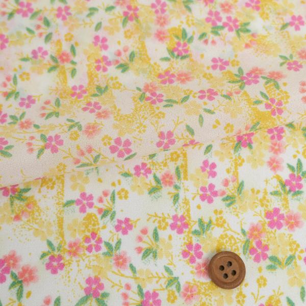 ■レーヨン100% ■約68-72cm幅※ボタンは直径約2cm。10cm単位で販売、価格は10cm分。数量は10cm単位で入力して下さい(例:1m購入なら数量10)。可憐な小さな桜のお花を明るい色で表現した一越ちりめん。鬼ちりめんの人気柄が...