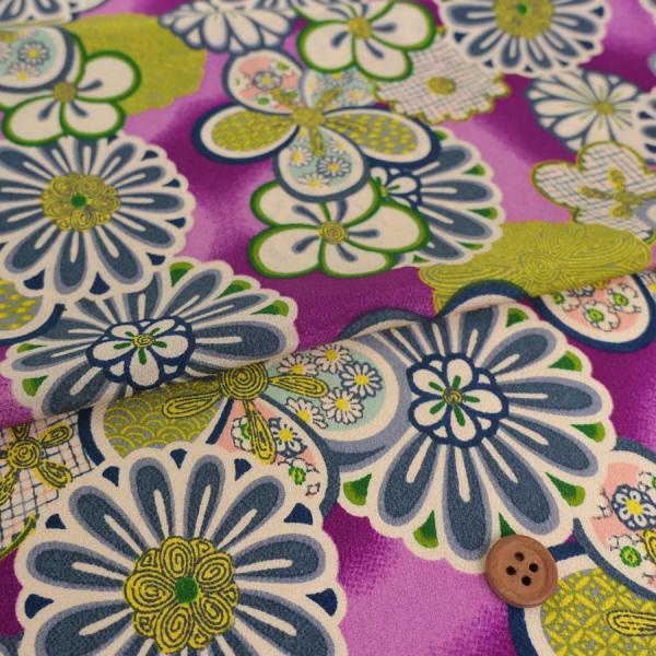 ■レーヨン100% ■約70cm幅※ボタンは直径約2cm。10cm単位で販売、価格は10cm分。数量は10cm単位で入力して下さい(例:1m購入なら数量10)。京都の友禅工場に保存されていた昭和中期頃の女の子の着物用の友禅型をそのまま使って...