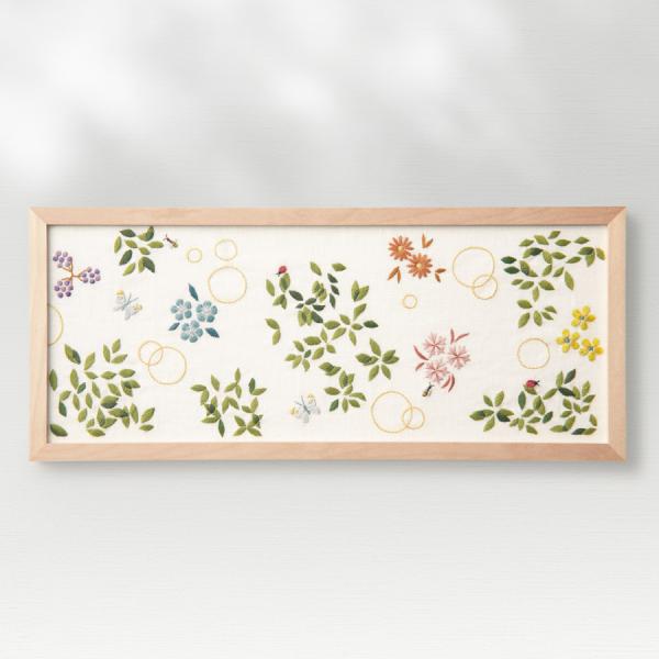 ■額外径：約18.5×43cm、額内径：約15.5×40cm刺しゅう作家マカベアリス先生とのコラボキット第2弾。おしゃれで本格的なフランス刺しゅうを、図案プリント済の刺しゅう布で。刺しゅうが映える、風合いの良い麻布を使用しています。中級以上...