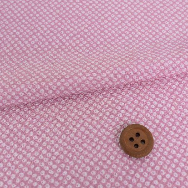 ■ポリエステル100% ■約112cm幅※ボタンは直径約2cm。10cm単位で販売、価格は10cm分。数量は10cm単位で入力して下さい(例:1m購入なら数量10)。定番のかのこ（鹿の子）柄を、使いやすいポリエステルちりめん生地に染めました...