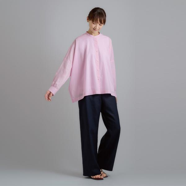 ■対応サイズ：バスト74〜113cm（レディス／身長160cm前後）細めのバンドカラーがすっきりと見える、前ボタンあきのワイドシャツが作れる実物大型紙です。ゆとりのある衿ぐりと、たっぷりとした身頃のストレートシルエットが特徴で、裾にかけてふ...